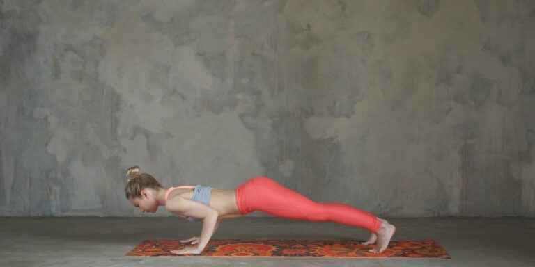 How to Do Four Limbed Staff Pose in Yoga | Chaturanga Dandasana ...